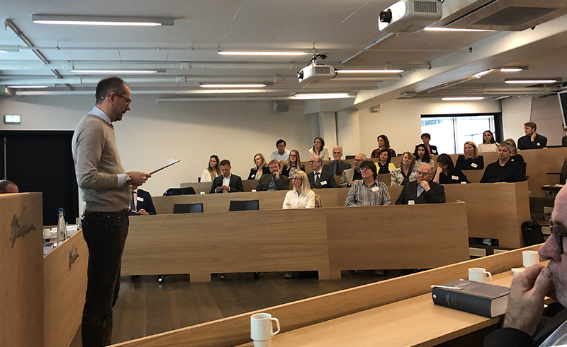 Lanserer «Grand Theory» om arbeidsrett og gule vester | Juridika